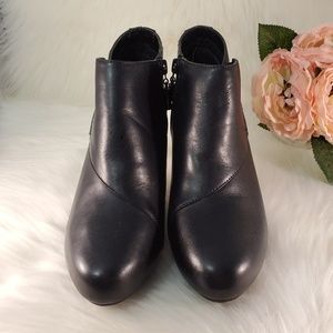 me too | Shoes | New Me Too Melody Black Leather Ankle Booties Sz 7 ...